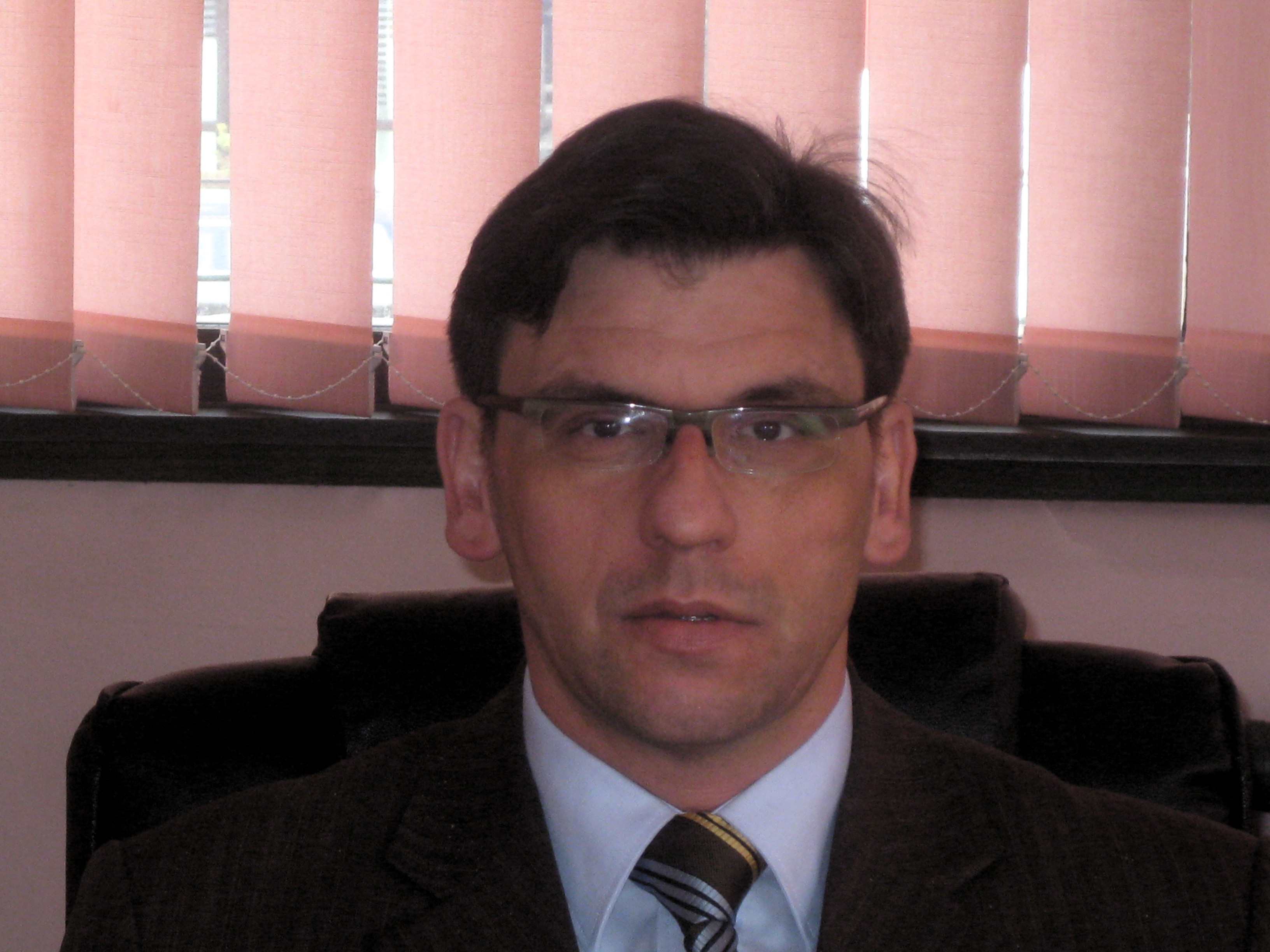 DINO EMINOVIĆ, DIREKTOR | Studentski centar Zenica